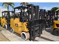 Montacargas Caterpillar GC55 seminueva en perfecto estado