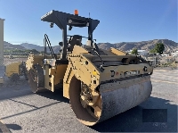 Compactadora Vibratoria Caterpillar CB64 usada a la venta