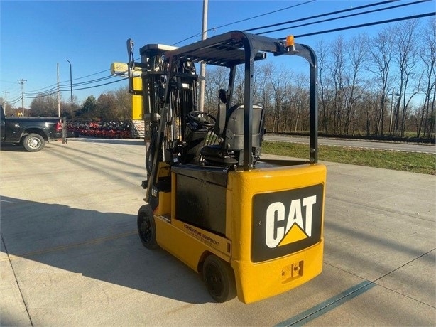 Montacargas Caterpillar E5000 de segunda mano